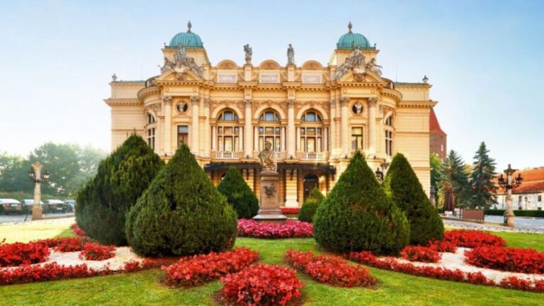 Krakow: Old Town Audioguided walking Tour - FAQ