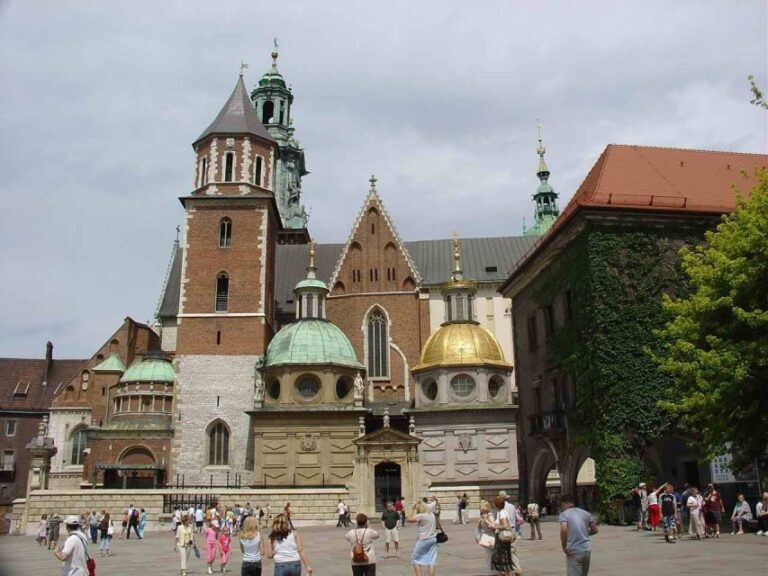 Krakow: Old Town Private Guided Walking Tour - Deep Dive into the Itinerary