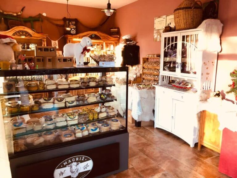 KRK: Cheese factory inside tour and product tastingguide - The Value of the Experience