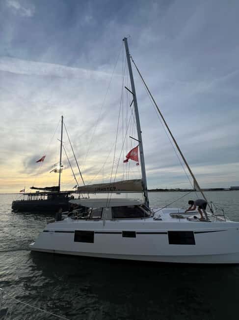 La Flotte en Ré - 2 hrs Evening Catamaran Cruise - Duration and Accessibility