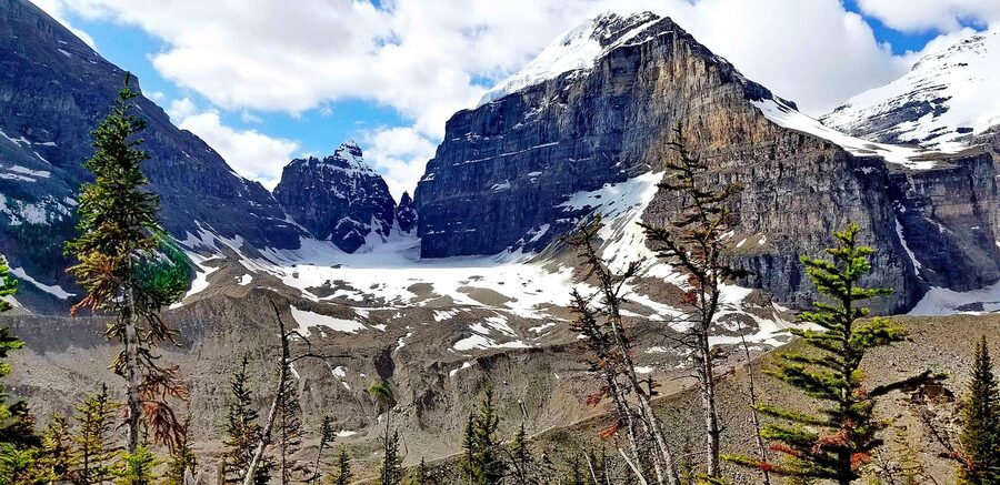 Trail leading to the tea house at Lake Louise