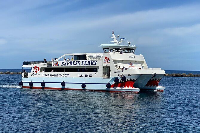 Lanzarote:Return ferry ticket to La Graciosa. Free wifi & parking - Authenticity and Practical Tips