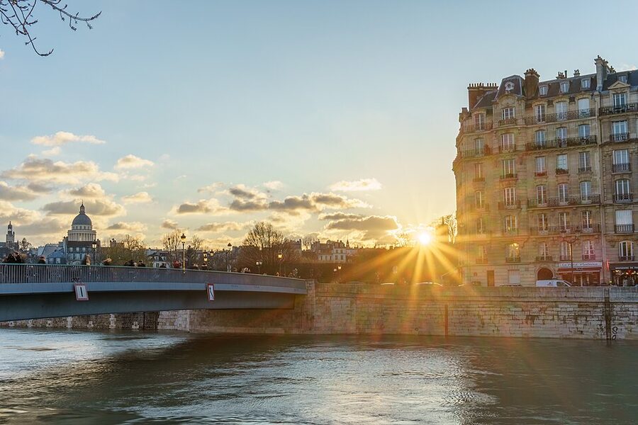 Pont Saint-Louis pedestrian bridge between Île de la Cité and Île Saint-Louis at sunset, Paris