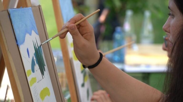 Lazise: Painting Expereince with Wine and Local Food Platter - Authentic Reviews and What They Reveal