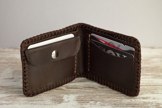 Leathercraft Workshop in the Rastro of Madrid - FAQs