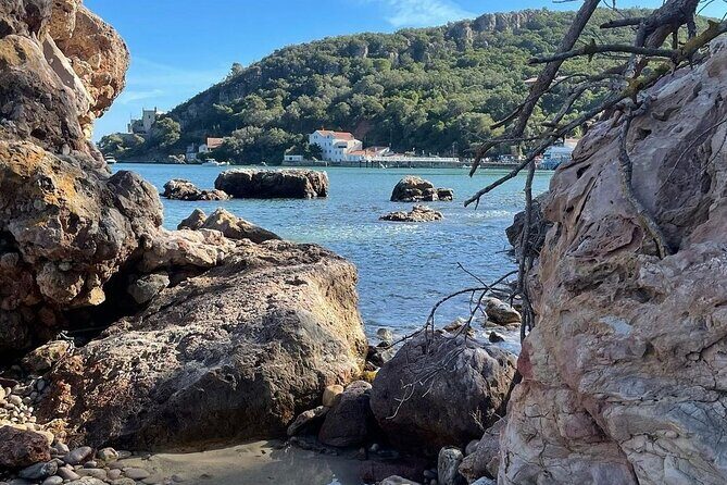 Lisbon : Arrábida and Sesimbra c/ Castelo Palmela and wine tasting - Exploring Azeitão: Tasting, Tiles, and Tradition