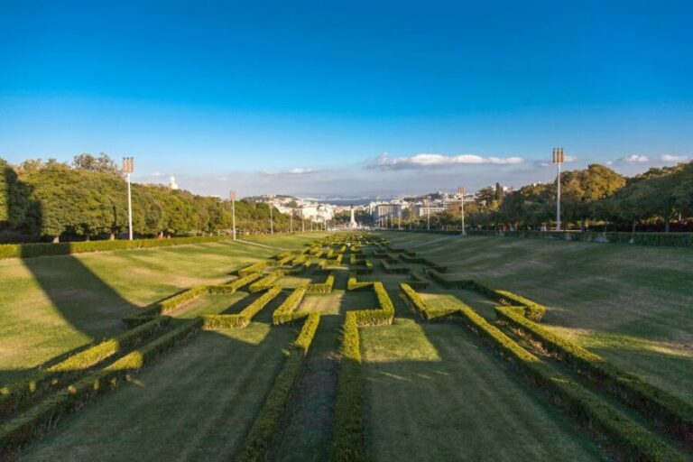 Lisbon Highlights Private Tour with Local Guide and Pickup - Deep Dive into the Itinerary