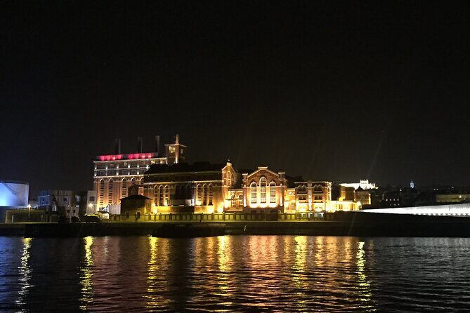 Lisbon Night Sailing Tour with a Drink- 2h Small Group Tour - Itinerary Breakdown: What You’ll See and Do