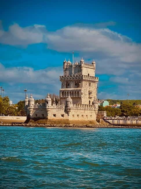 Lisbon On a Sailboat - Cultural Facts and Sailing Experience - Who Will Love This Tour?