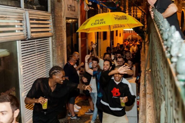 Lisbon PinkStreet Pubcrawl: 1hOpen Bar, Shots,VIP Club Entry - Guides and Support