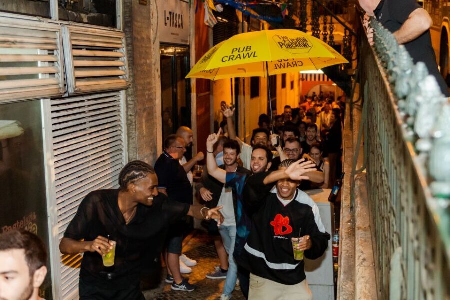 Lisbon PinkStreet Pubcrawl: 1hOpen Bar, Shots,VIP Club Entry - Guides and Support