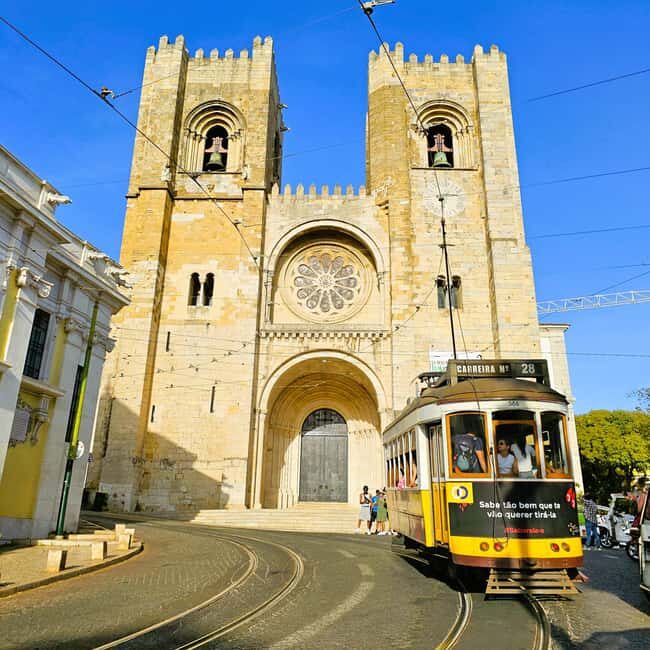 Lisbon: Private city tour by tuktuk alfama up to 90 min - Transportation and Group Experience