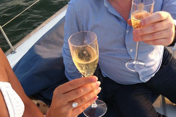 Lisbon Private Romantic 2h Cruise with sparkling wine-Day/Sunset - FAQ