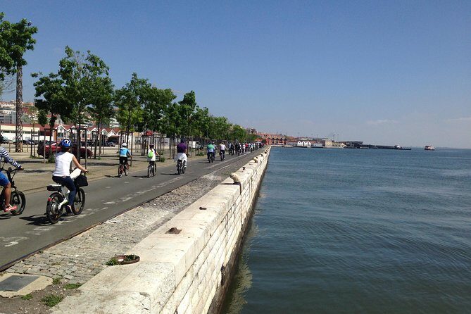 Lisbon Regular or Electric Bike Rental - The Route: From Historic Landmarks to Scenic Views