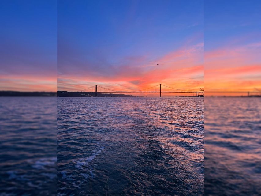 Lisbon: Sunset Boat Tour with a drink - The Experience on Board
