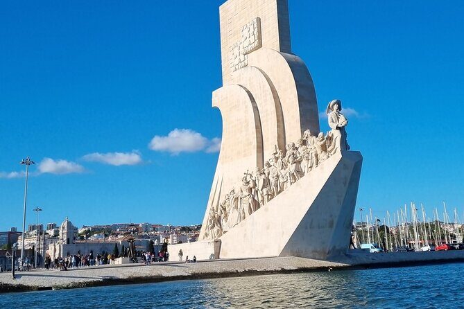 Lisbon  Vinho Verde Wine Premium Boat Experience - Food and Beverage Offerings