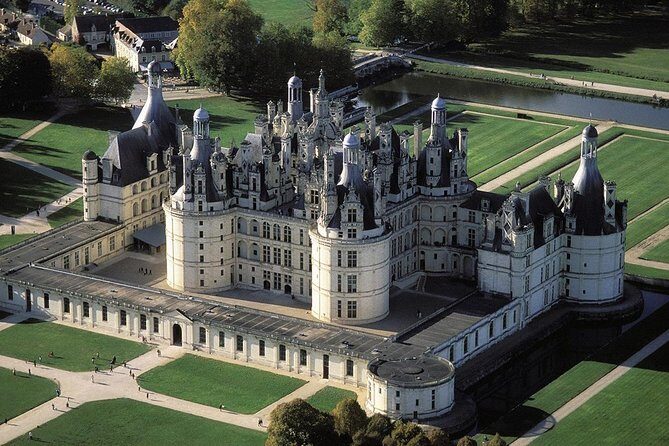 Loire Valley Castles Guided Day Trip from Paris in Minivan - Whats Included? How Does It Enhance Your Day?