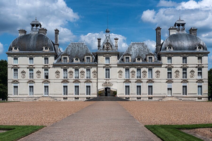 Chateau de Cheverny front facade with manicured lawn