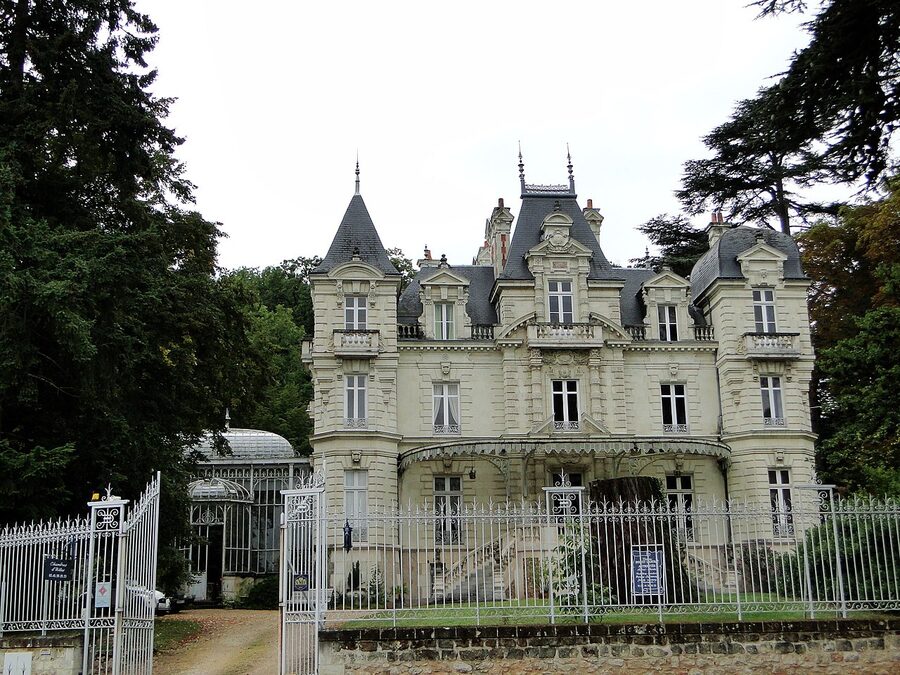 Chateau Bouvet-Ladubay sparkling wine producer in Saumur
