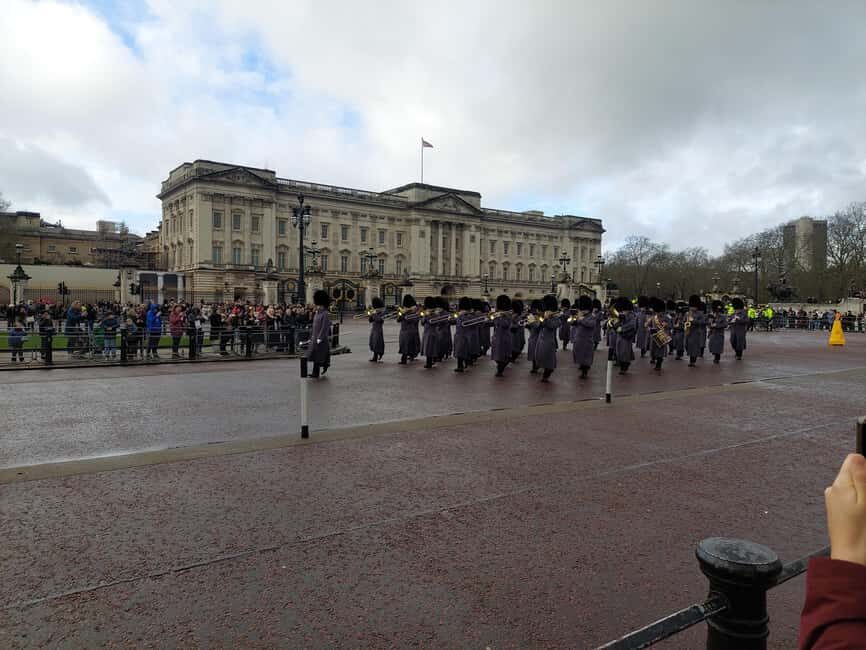 London Buckingham Palace: Changing of the Guard Walking Tour - Exploring the Tour: A Detailed Breakdown