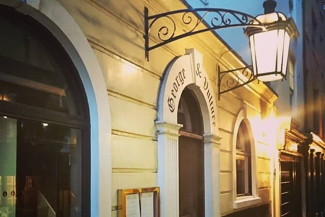 London Christmas Carol & Charles Dickens Small Group Walking Tour - What to Expect During the Tour