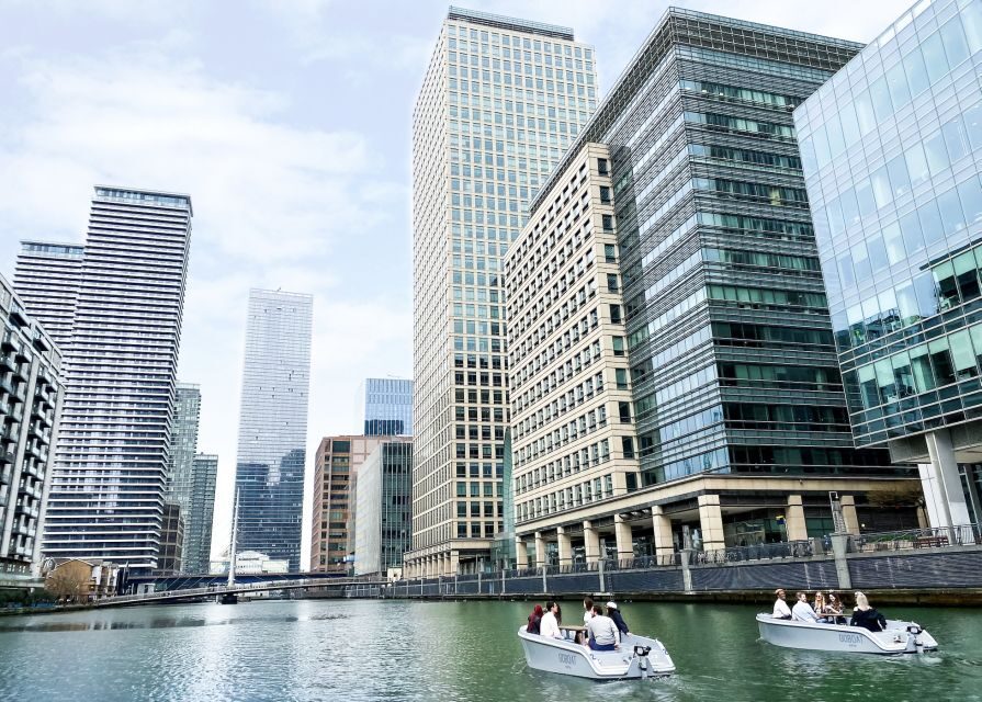 London: GoBoat Rental in Canary Wharf with London Docklands - Navigating the Waterways