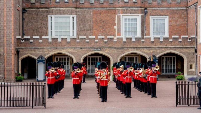 London: Hop-On Hop-Off Pass with Thames River Cruise 24 Hrs - Exploring the Landmarks and Stops