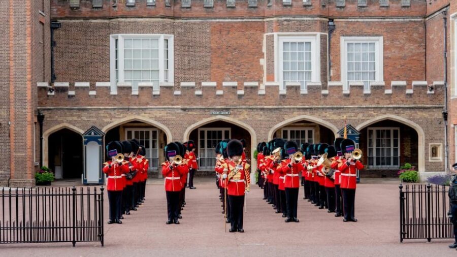 London: Hop-On Hop-Off Pass with Thames River Cruise 24 Hrs - Exploring the Landmarks and Stops