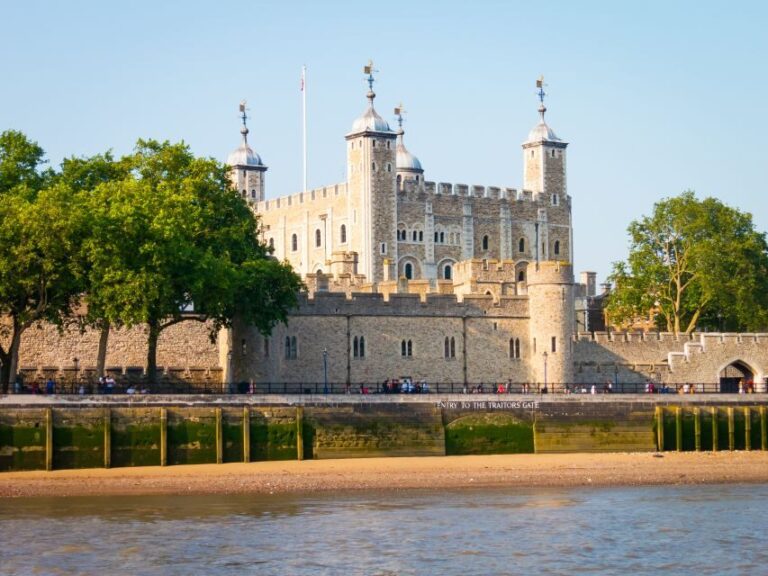 London: Tower of London Guided Tour with Crown Jewels Option - An In-Depth Look at the Tour Experience