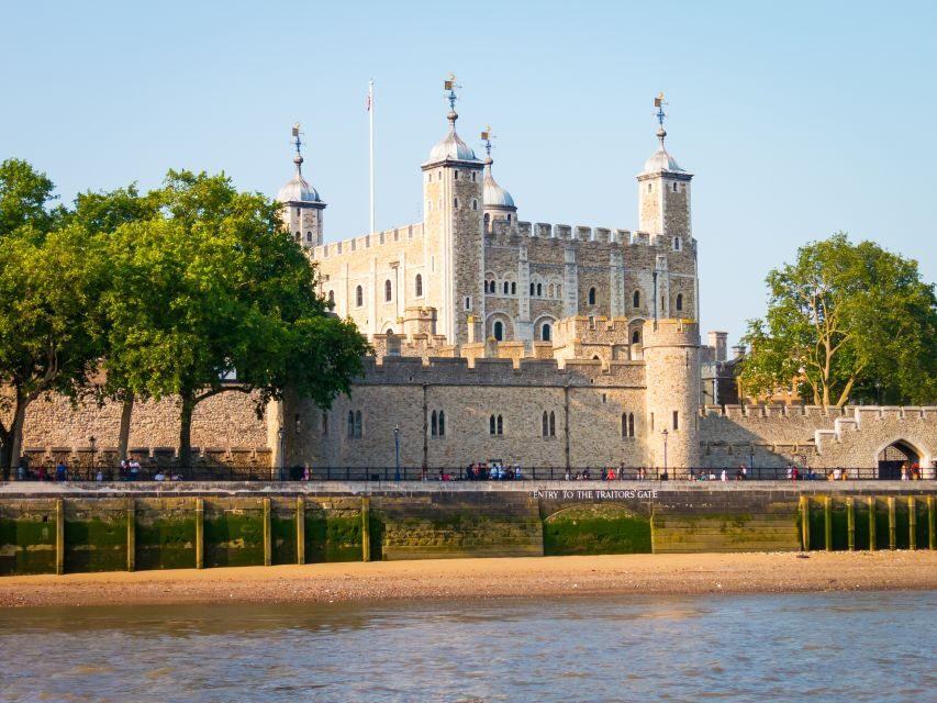 London: Tower of London Guided Tour with Crown Jewels Option - An In-Depth Look at the Tour Experience