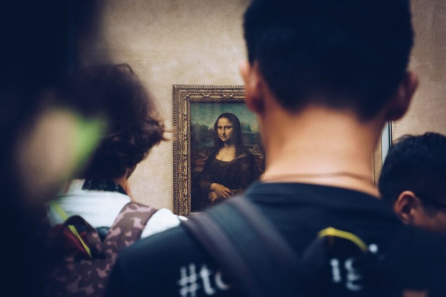 Crowd photographing the Mona Lisa in the Salle des Etats at the Louvre