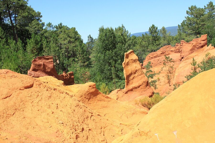 Sentier des Ocres ochre trail near Roussillon