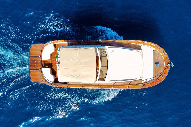 Luxury private boat tour to Capri and Blue Grotto on Gozzo 32 ft - FAQ