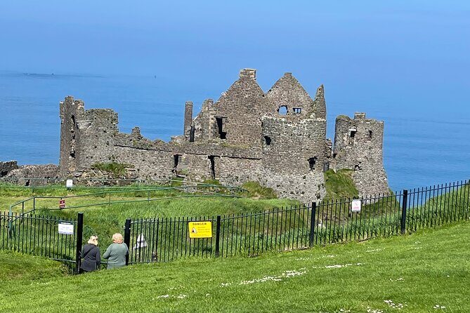 Luxury Tour of Giants Causeway from Belfast - The Guide and Experience