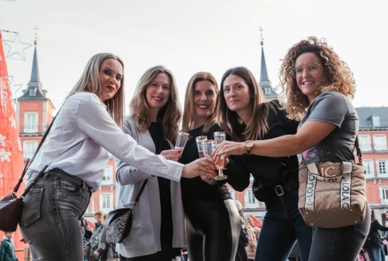 Madrid: Photoshoot in Plaza Mayor - What to Expect From Your Madrid Plaza Mayor Photoshoot