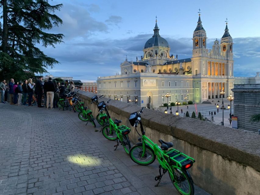 Madrid: Sunset and Night Lights Bike Tour - FAQ