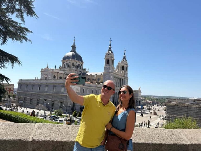 Madrid: Tuk Tuk Tour of the Historic Heart and Gran Vía. 1h 15min - The Itinerary: A Journey Through Madrid’s Iconic Sights
