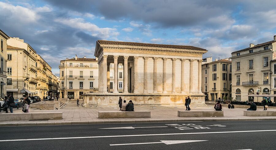 Maison Carree Nimes side view colonnade columns