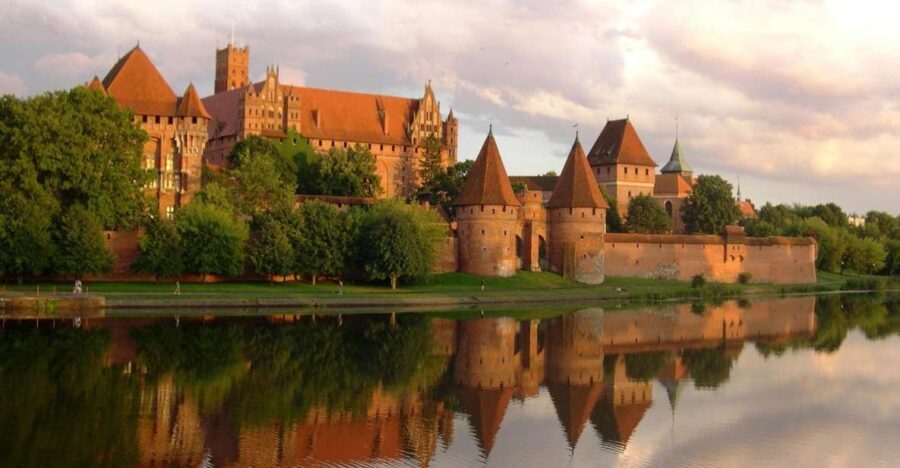 Malbork Castle Tour: 6-Hour Private Tour - The Practical Side: Transportation, Timing, and Group Size