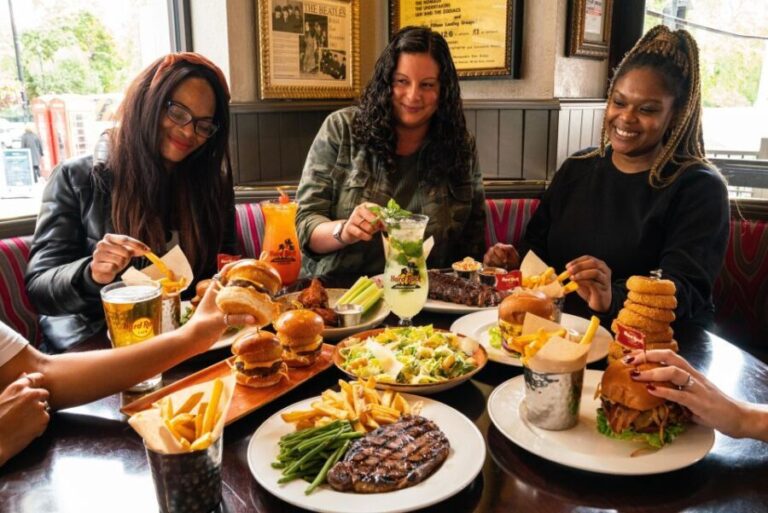 Mallorca: Hard Rock Cafe Entrance with Lunch or Dinner - The Food: What You Can Expect