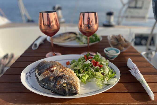 Mallorca sailing tour with tapas and wine - Food & Drinks on Board