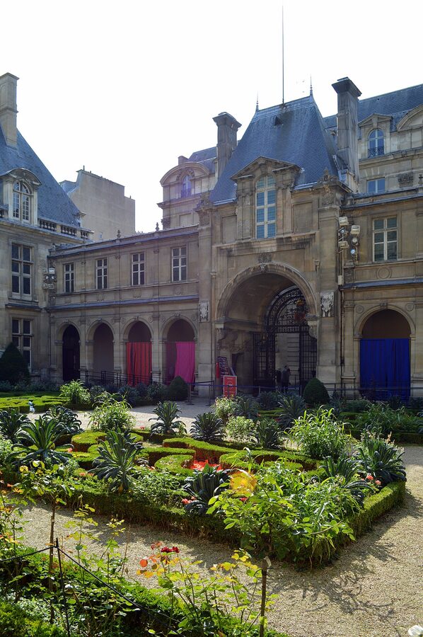 Hotel Carnavalet garden Marais Paris Musee Histoire de Paris