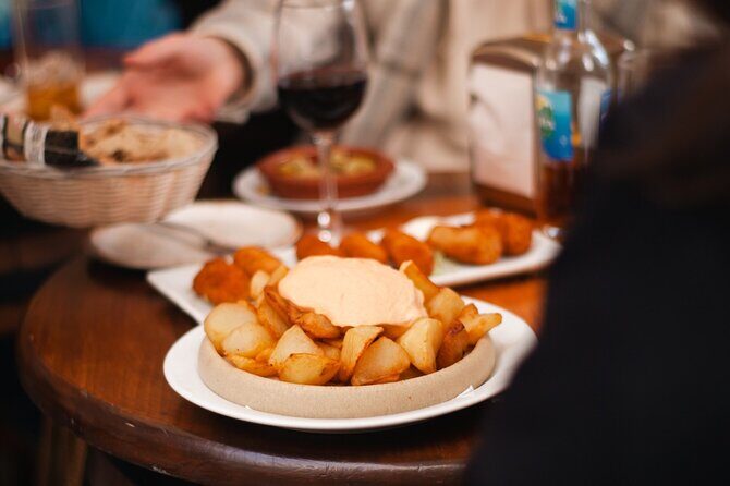 Marbella Old Town: Authentic Tapas Food Tour With Local Guide - The Tapas and Drinks Experience