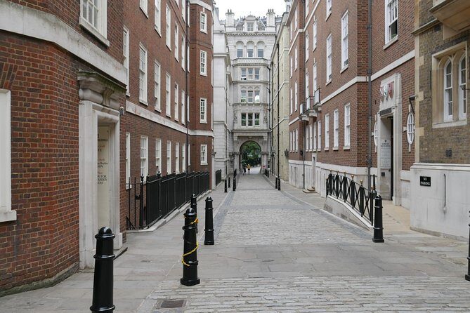 Mary Poppins Small Group Walking Tour of London - Is It Worth the Price?