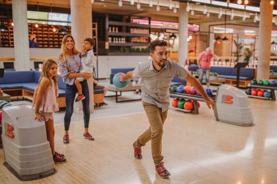 Maspalomas: Bowling Session Entry Ticket at Holiday World - Who Should Book This Experience?
