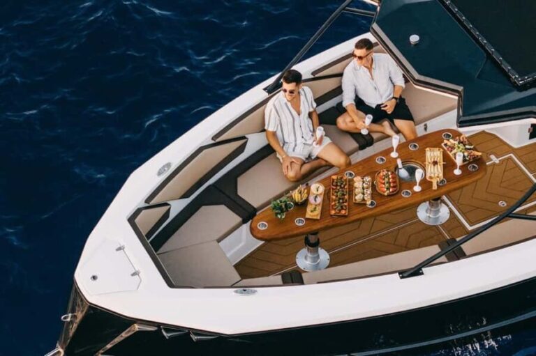 Milos: Private Yacht TourKleftiko Sarakiniko Poliegos - The Onboard Experience