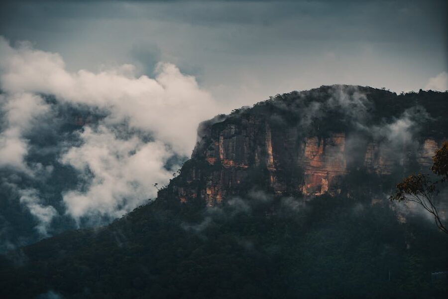 Misty cliffs in Blue Mountains, NSW, Australia on an overcast day