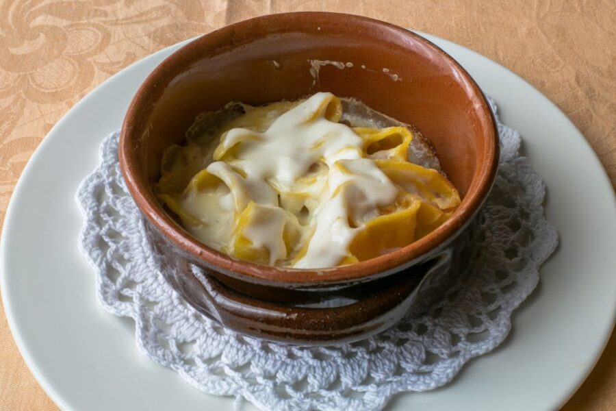 Modena: Private 4-Course Meal and Demo at a Local's Home - What’s Included in the Experience?