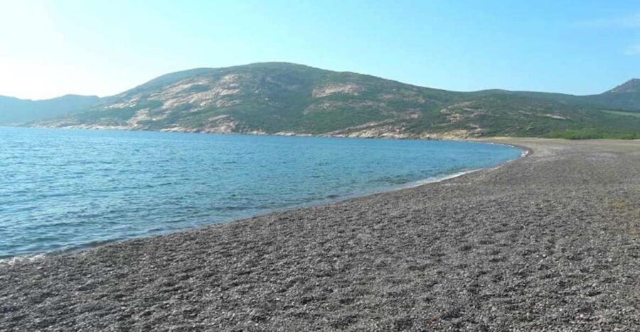 Moitié Terre, Moitié Mer - Authentic Experiences and Highlights