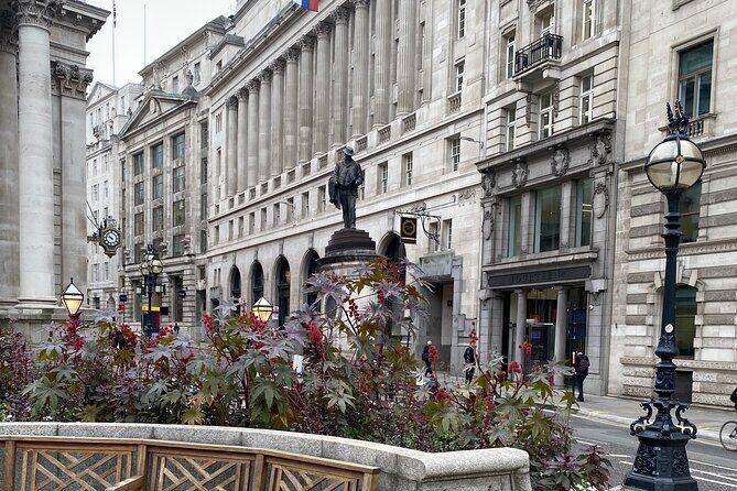 Money and Power in the City Sightseeing Tour - Practical Details and How to Make the Most of It